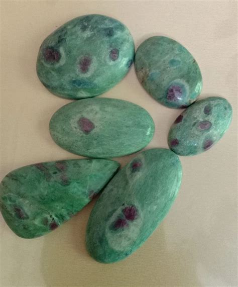 Green Ruby Fuchsite Tumbled Stone For Jewellery Making At ₹ 20000 Kg