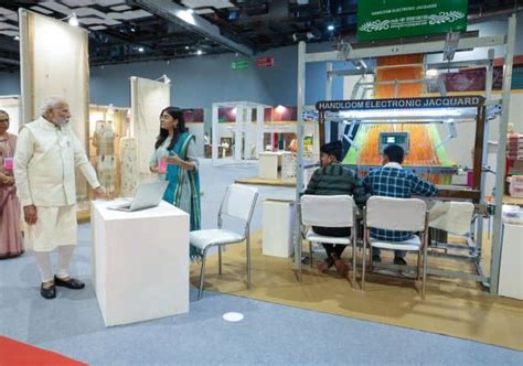 Pm Modi Participates In The National Handloom Day Celebrations