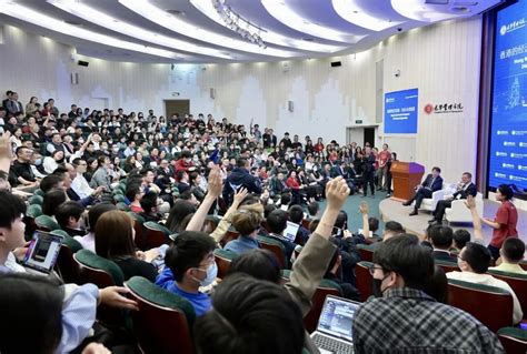 香港特区政府财政司司长陈茂波访问光华管理学院并发表演讲