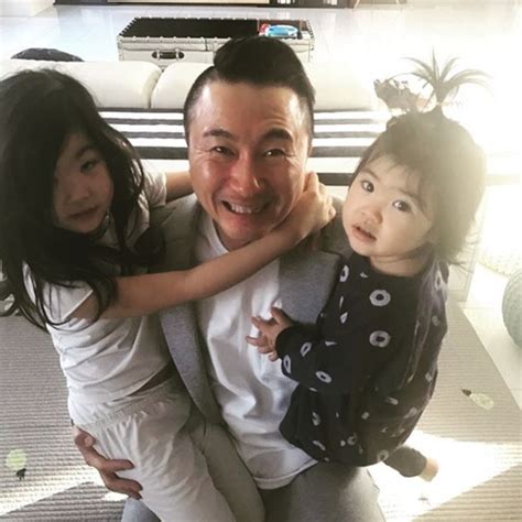 주영훈 아침부터 두 딸 품에 안고 행복 미소 “행복한 아빠” 손에 잡히는 뉴스 눈에 보이는 뉴스 뉴스엔