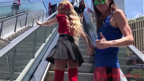 Walk Around At The Vegas Stripand She Showed Her Thong Xxx Mobile Porno
