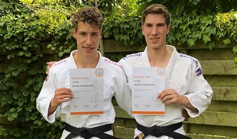 Zwarte Band Wouter And Martijn Bij Shi Han Adverteren Leidschendam En Voorburg Hartkrantje