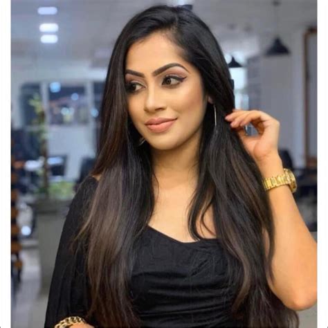 මුලින්ම කොල්ලෙක් ආදරෙයි කිව්වේ ඉස්කෝලේ 7 වසරෙදි පළමු ආදරය ගැන කියන ජනප්‍රිය නිළි සචිනි