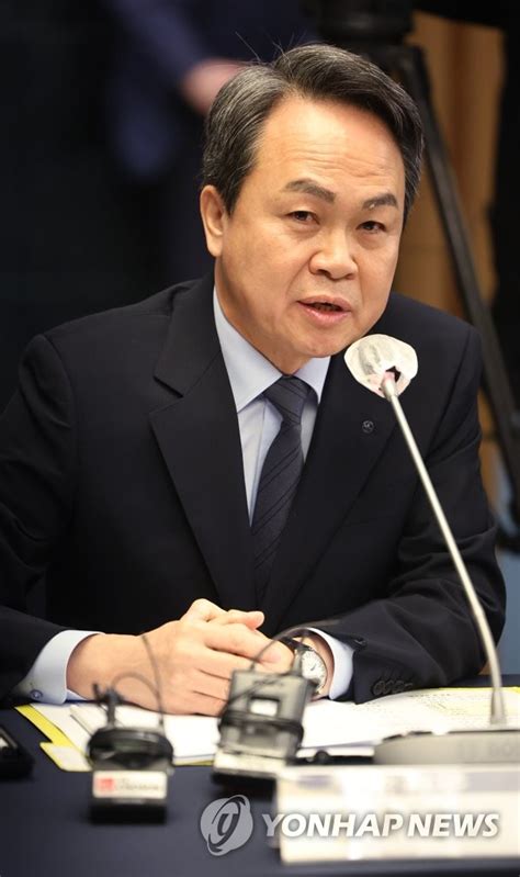 발언하는 진옥동 신한금융지주 회장 연합뉴스