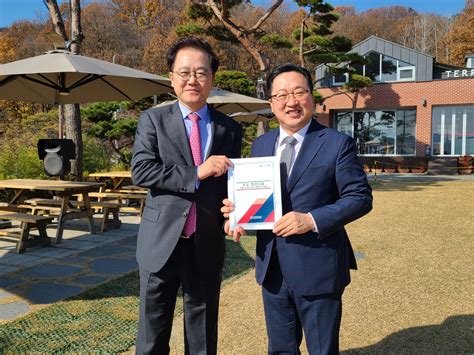 장우 일류경제도시 대전으로 나감에 있어 가장 핵심적인 업무는 기업 유치일 것입니다 그러나 기업을 투자하는 금융 인프라가 대전에는 부족하기에 기업들이 오더라도 자금조달에