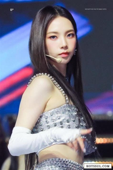 에스파 카리나 민소매 겨드랑이