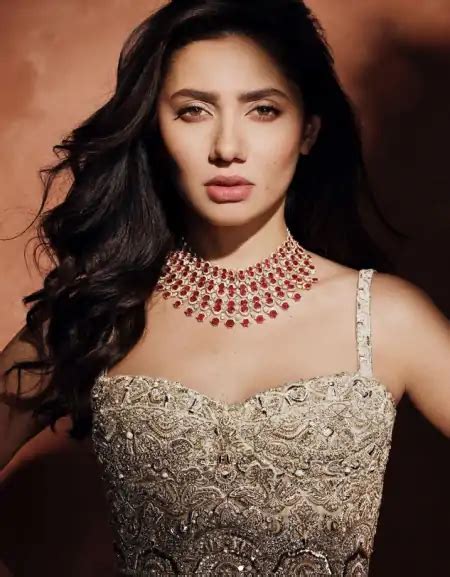 Mahira Khan Top 15 Hot Pics And Photo