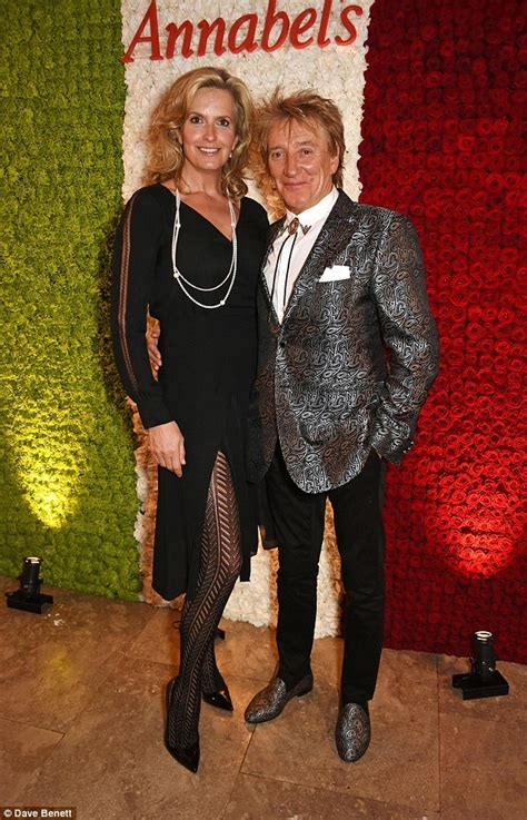 Penny Lancaster Shows Off Her Bikini Body On Sun Soaked Holiday With