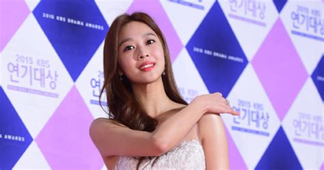 Md포토 드레스 어 틀 올리는 조보아 아찔