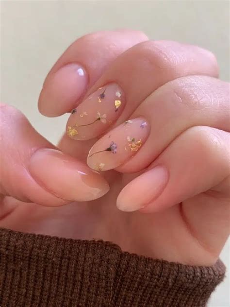 Ongles nude pour femme de 50 ans 15 idées pour l été
