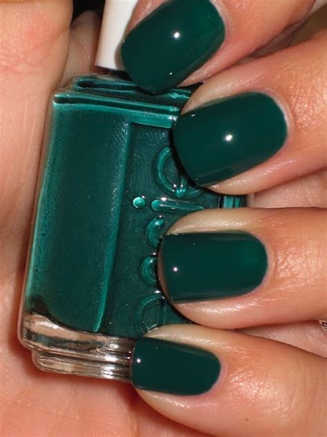 Sonya Karamazova: Fashion Colors: зеленый