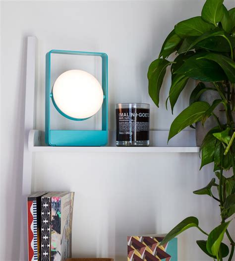Tiny Minimalist Lamp Is The Perfect Lighting Solution For Your Desk