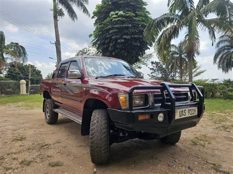 Toyota Hilux 1995 3l Diesel Manual Ugx 25m Whatsapp 0726057699 For Sale