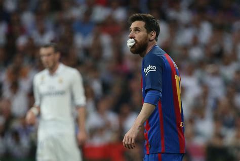 Messi Suffers Gruesome Facial Injury At The Bernabeu Marca In English