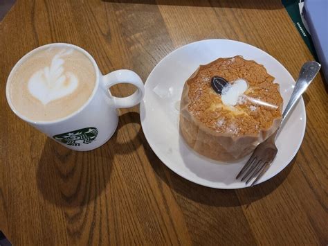 💯💯스타벅스 라떼and생크림 카스텔라 뉴스트림