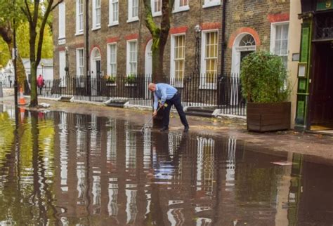 英国留学：英国突降暴雨，伦敦城里看海 知乎