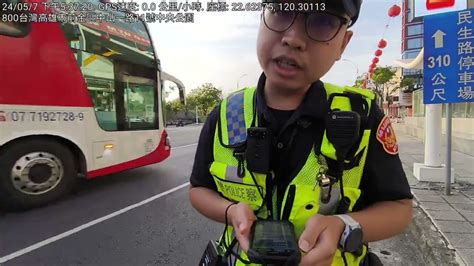 影／高雄騎士行駛人行道被攔！拒提供身分稱「交通違規不是違法」 警方回應了 Enn台灣電報