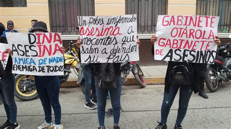 Manifestantes Rechazan Derramamiento De Sangre Y Exigen La Renuncia De