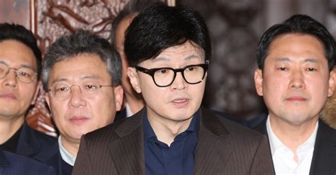 尹 계엄 해제에… 與 “국방부 장관 해임” 野 “즉시 하야”