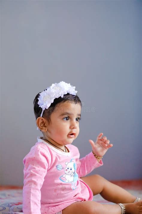 Nettes Indisches Baby Stockfoto Bild Von Sch Tzchen