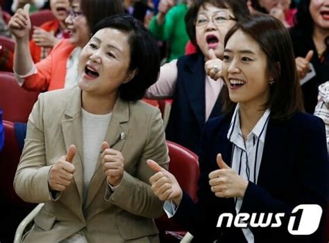 김정숙 동행 고민정 나도 기내식 먹었다 특별한 기억없어 Zdnet Korea