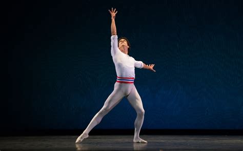 Isaac Hernández Gana El Premio Premio Benois De La Danse 2018 Grupo