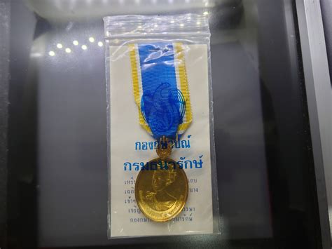 เหรียญเงินกาหลั่ยทอง แพรแถบ ที่ระลึกมหามงคลเฉลิมพระชนมพรรษา 5 รอบ สมเด็จพระนางเจ้าสิริกิติ์ ฯ