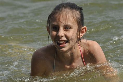 Feiertag In Dem Meer Familie Mit Kindern Auf Dem Strand Meer Und See