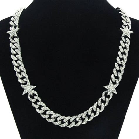 خرید و قیمت گردنبند زنانه فول نگین چِین رنگ نقره ای طرح ستاره از غرفه