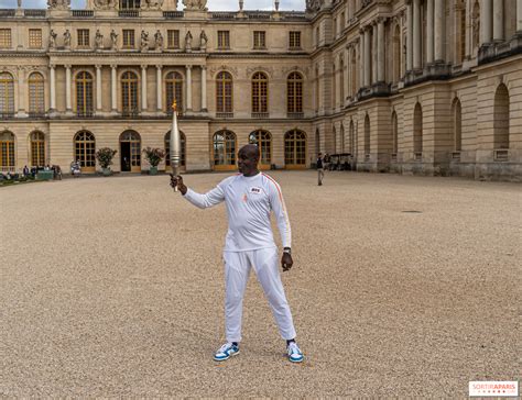 Jo Paris 2024 Le Relais Et Les Porteurs De La Flamme Dans Les