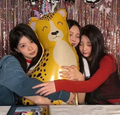 Illit Community Posts Breaking News 🚨🚨 You Can See Two Girls From The