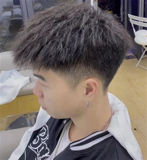 清爽时尚锡纸烫 让男生帅气加乘 男生烫发 美发站
