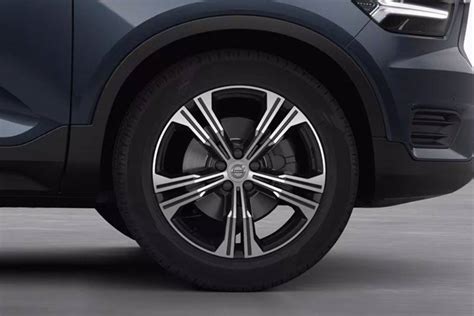 Discontinued Volvo Xc40 Inscription T4 Features And Specs