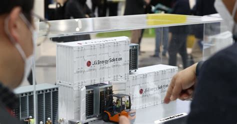 주춤하는 전기차 배터리 산업에 커지는 ‘에너지저장장치 시장
