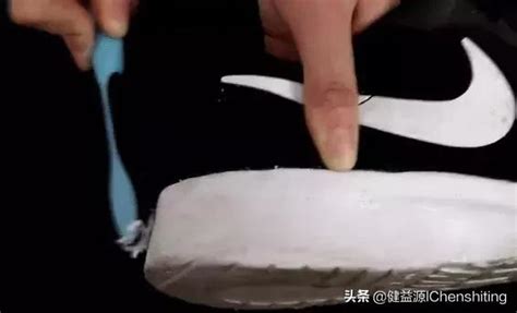 白鞋邊髒了不要用水洗，教你一個竅門，再髒的鞋邊都跟新的一樣 每日頭條