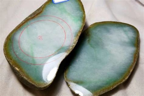 翡翠原石：灰皮老种莫西沙，两只手镯顶呱呱