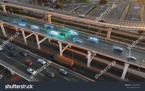 자율주행 18688개가 넘는 로열티 프리 라이선스 대상 스톡 사진 Shutterstock