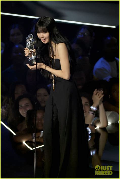 Blackpinks Lisa Becomes First Solo K Pop Artist To Win A Vma Photo