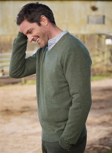 Lambswool V Neck Sweater In Grassland Blarney