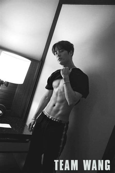 Ghim trên JacksonWang Korea Người nổi tiếng Vuông