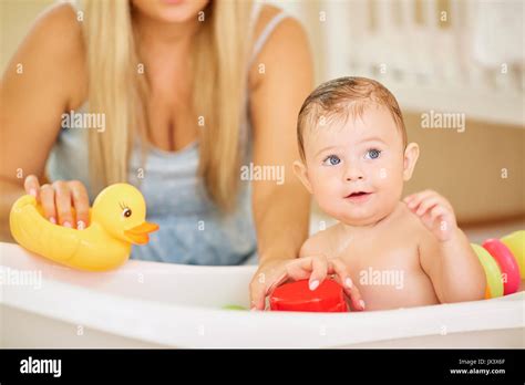 Infant Bathtub Hi Res Stock Photography And Images Alamy