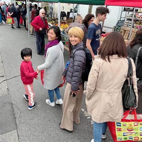 榎戸教子さんのインスタグラム写真 榎戸教子instagram「【フランス】フランスの田舎町へ。 朝市でローストチキンやいちご