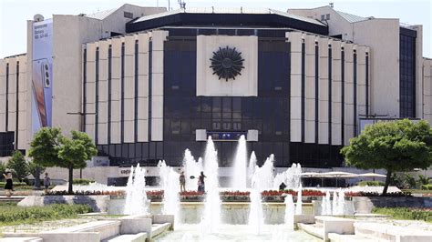 Мюзикълът „Коса“ в зала 1 на НДК От деня БНР Новини