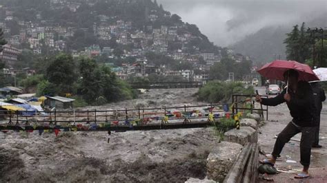 हिमाचल प्रदेश में भारी बारिश बादल फटने और भूस्खलन से तबाही केंद्र