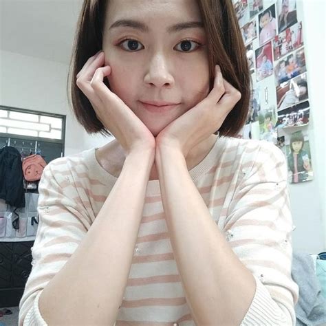 我女兒因為脊椎側彎開刀後也穿著這種背架 她每天都很沮喪說同學笑她是「蝦子」，因為穿起來會彎彎的很明顯。 原來這個世界真的這麼不友善。