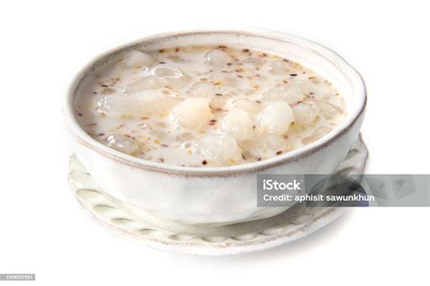 태국 디저트 달콤한 찹쌀 카라멜 라이스 크리스피 코코넛 밀크 설탕에 흰 참 깨 태국을 얹은 맛 있는 과자 태국 요리 가장 인기