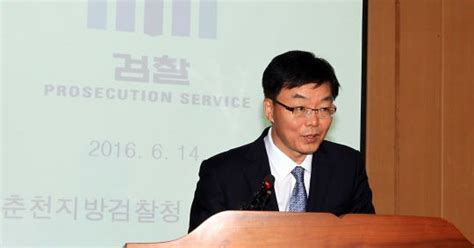 조영남 그림 대작 사기혐의 불구속 기소…檢 판매 그림 최고액 2800만원