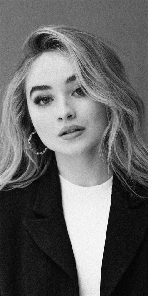 Sabrina Carpenter Pretty Actress Monochrome X Wallpaper Sabrina Carpenter