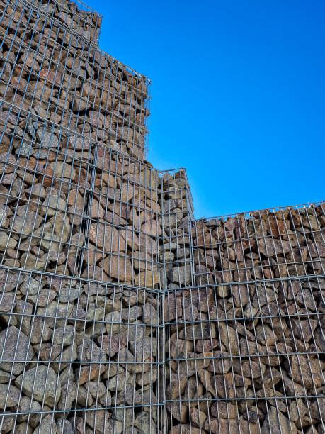 2 900 Gabion Wall Foto Foto Stok Potret And Gambar Bebas Royalti Istock