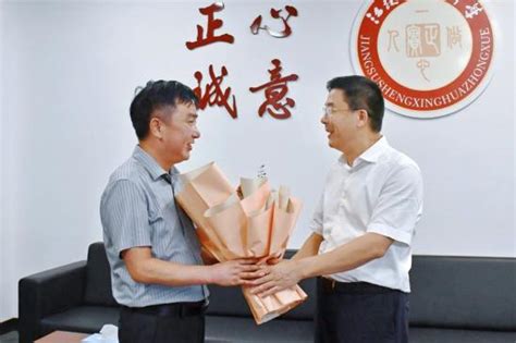 市领导开展教师节走访慰问澎湃号·政务澎湃新闻 The Paper